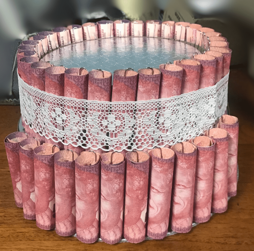 Create a Stunning Money Cake - A Step by Step Guide - THE PARTY TOAD